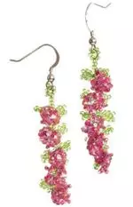 Hydrangea Earrings featured nyob rau hauv peb dawb Yuav Ua Li Cas Pob Ntseg eBook yog cov paj zoo nkauj tsim qauv qauv.