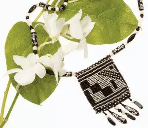 Ua no zoo nkauj beaded amulet hnab nrog no dawb yuav ua li cas hlaws crochet ebook.