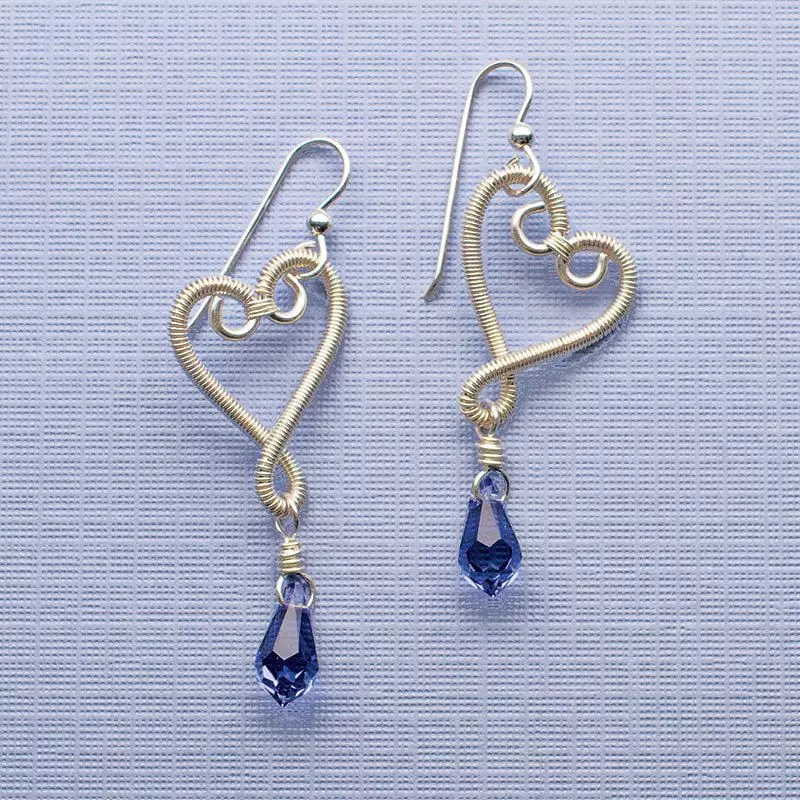 Jodi Bombardier 的 Whimsy Hearts Earrings 珠宝制作