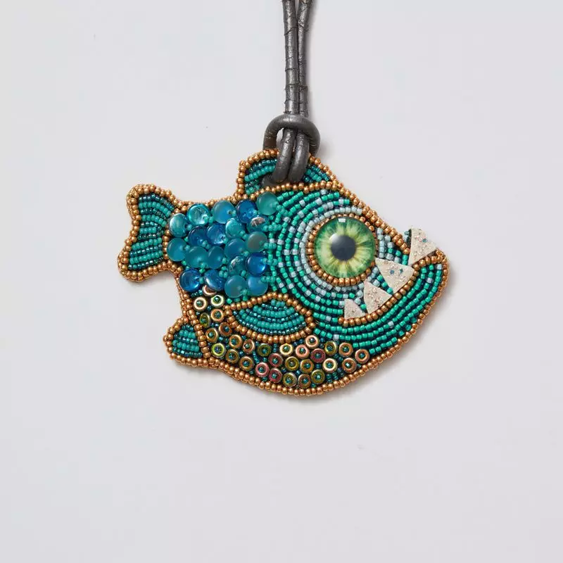 Perlenstickerei Fisch Design von Kinga Nichols