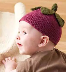 „Berry“ kūdikių kepurė ir bateliai yra žavūs kūdikių drabužiai, kuriuos galima lengvai nerti.