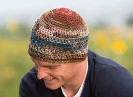 Gawin itong kamangha-manghang crochet hat sa aming eksklusibong eBook sa crochet para sa mga pattern ng charity.