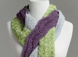 Gawin itong crocheted scarf gamit ang aming eksklusibong eBook on crochet for charity patterns.