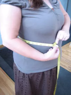 Научите како да измерите свој високи стомак за све ваше потребе за плетењем.