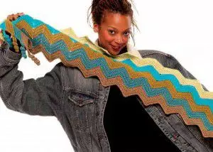 Zig Zag شارپا ئوچۇق رەڭلەر بىلەن تولغان بولۇپ ، 10 ھەقسىز Crochet Scarf Patterns eBook دا قەدەممۇ-قەدەم تىرناق كۆرسەتمىسى بار.