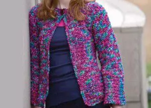 Tìm hiểu cách tạo áo khoác màu hoa vân anh và xanh dương này trong Sách điện tử MIỄN PHÍ về các mẫu áo len móc.