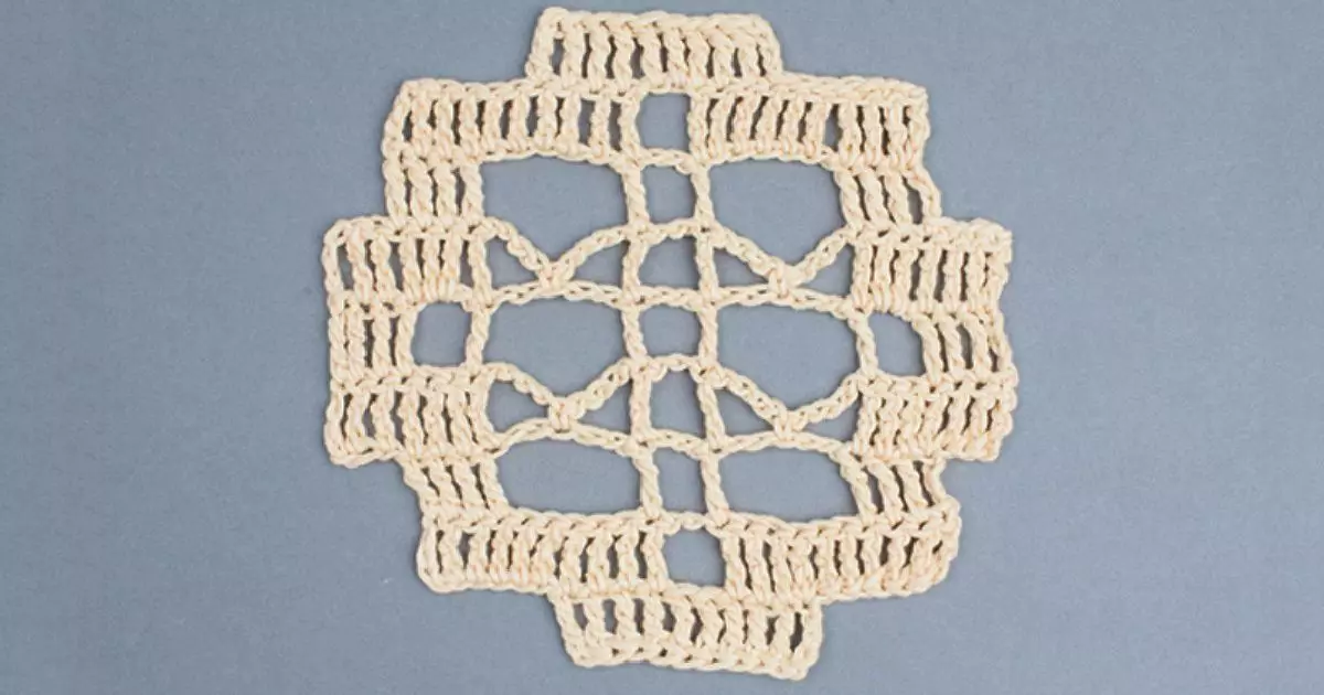 filet crochet Swatch 1. Fọto nipa Sharon Zientara.