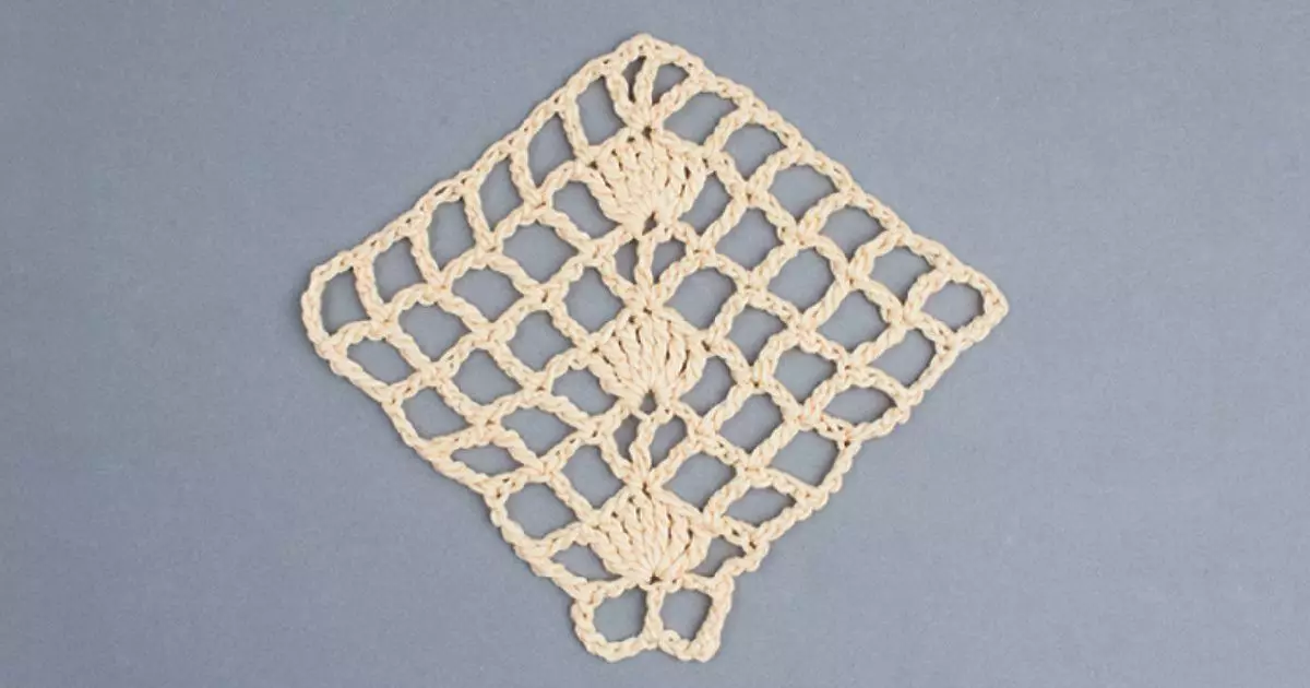 filet crochet Swatch 3. Fọto nipa Sharon Zientara.