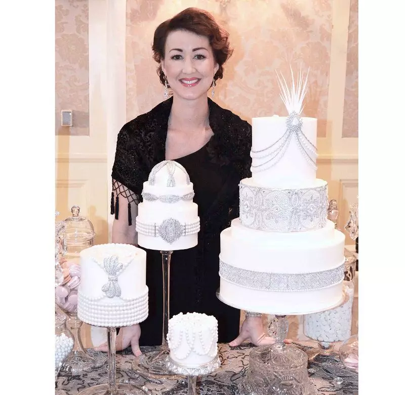 เค้กแต่งงานอัญมณีของ Heather Tocco จาก The Home Bakery ใน Rochester รัฐมิชิแกน