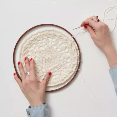 አሁን የሚያስፈልጎት DIY Crochet Mandala Wall Hanging Kit 13152_4