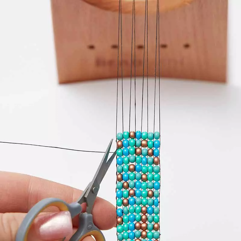 10 cousas que debes saber para encaixar nun tear. Serie de inicio: Beading on a Loom con Tammy Honaman.