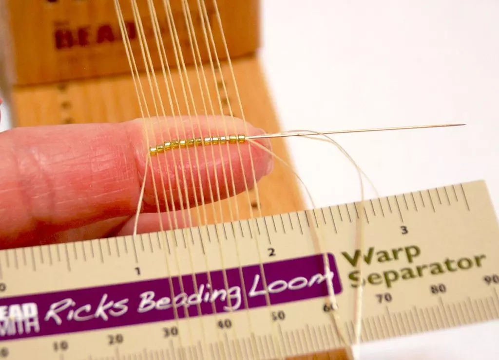 Beading Loom, projecte gratuït de teixit de perles de Tammy Honaman. Pas 1