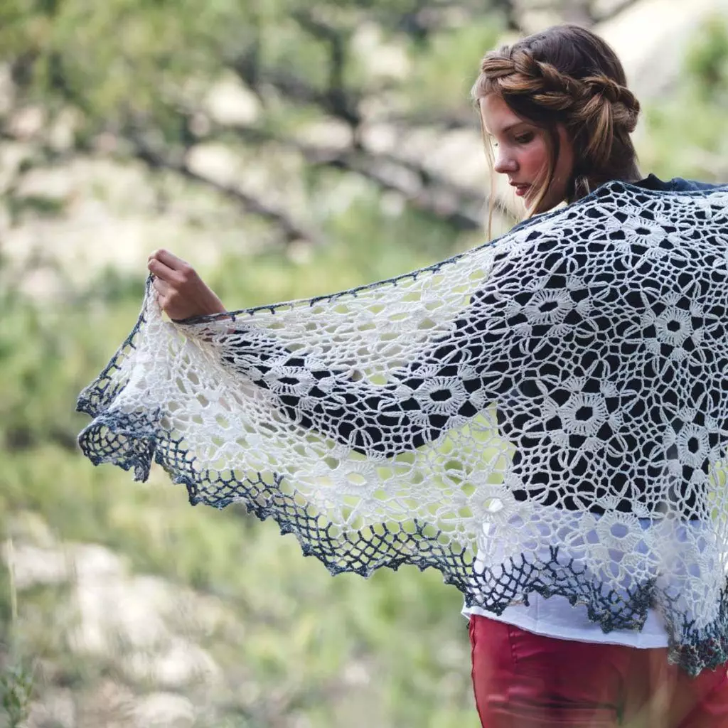 crocheted snowflakes shawl