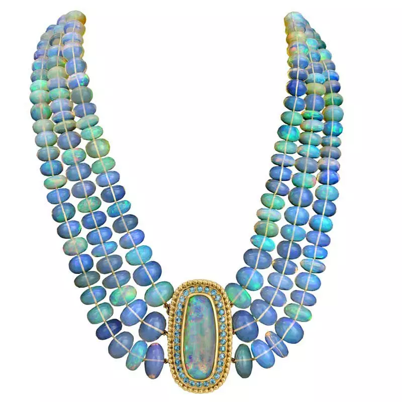 ខ្សែកដែលរចនាដោយ Paula Crovhsay ជាមួយ opal កណ្តាលរាងពងក្រពើ និងអង្កាំ opal អេត្យូពីដ៏អស្ចារ្យ