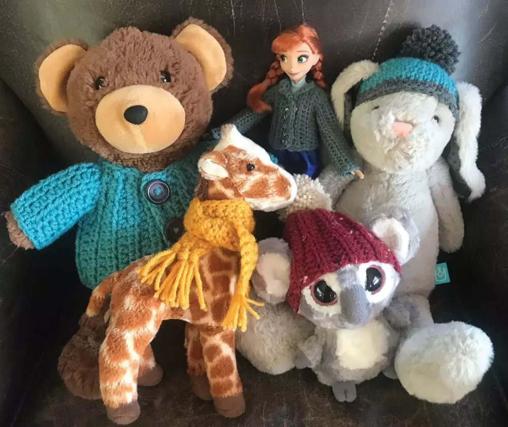 Critters জন্য জামাকাপড়: Crochet Stuffies জন্য কাপড় তৈরি করুন