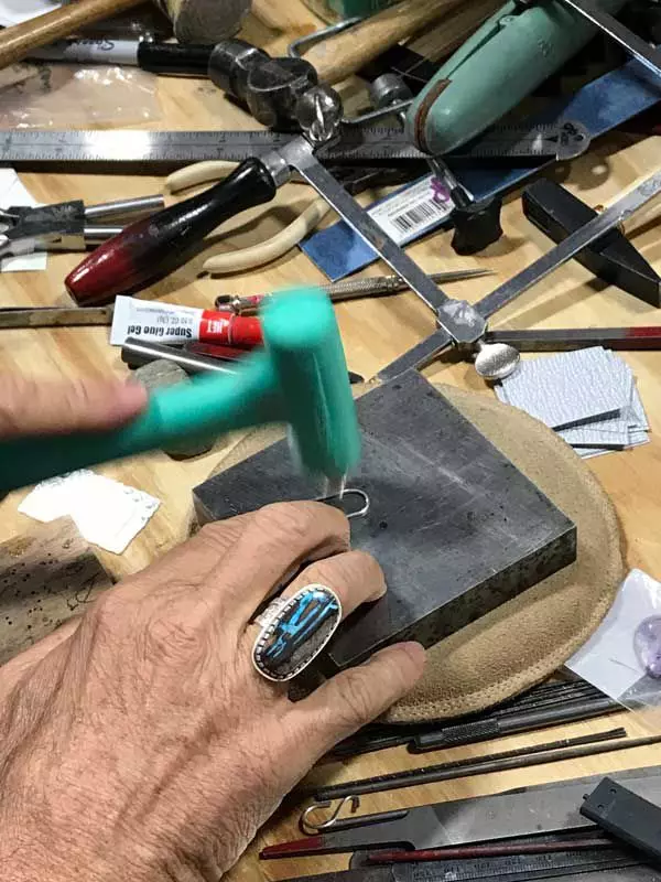 Metalsmithing: quando progetti gioielli, pensa fuori dagli schemi ma non scarabocchiare