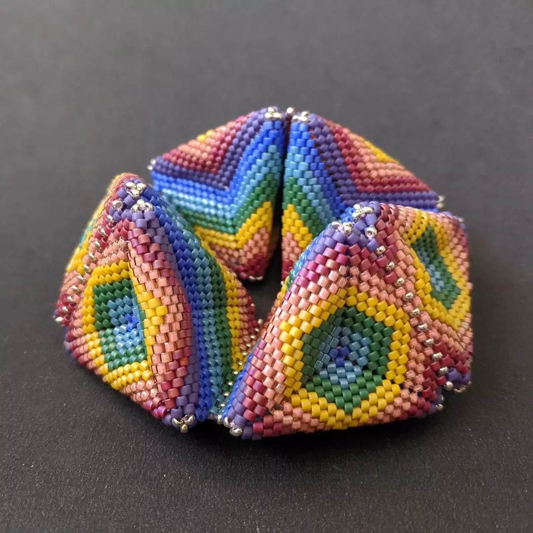 Meredith yarangije gushira Kaleidocycle