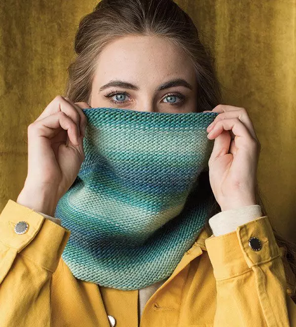 isa sa tatlong simpleng tube cowl mula sa knitscene Fall 2018