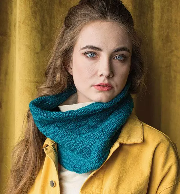 isa sa tatlong simpleng tube cowl mula sa knitscene Fall 2018