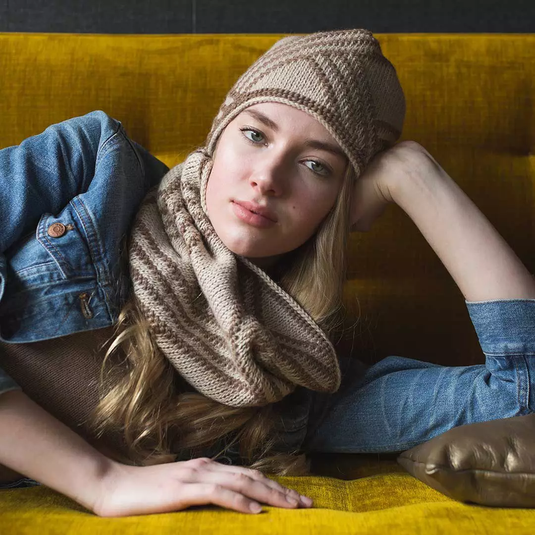 Urbane Hat and Cowl Interweave Crochet Winter 2019 KREDIT: Harper Point Photography