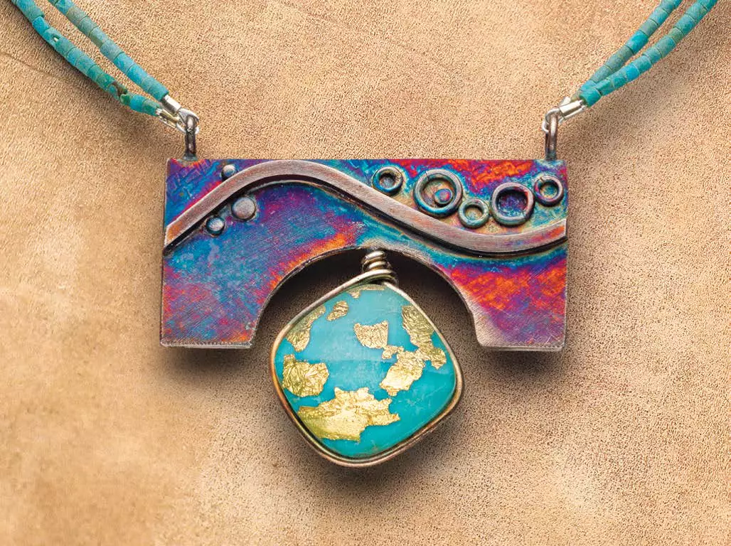 handmade jewelry gifts: Kieu Pham Grey syn Turquoise Surprise pendant. Foto: Jim Lawson