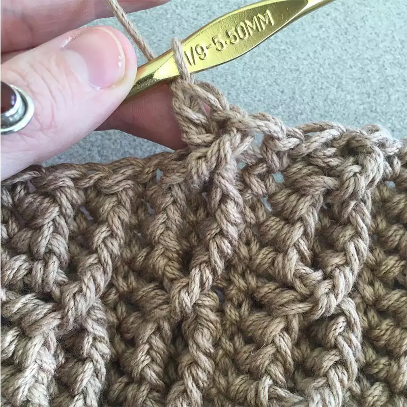 Crochet Cables တွေအတွက် အသစ်လား။ ဤသည်မှာ သင်စတင်ရန် ပရောဂျက်ဖြစ်သည်။ 19508_5