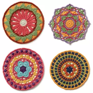 Crochet Mandalas: ඉහළ වමේ සිට දක්ෂිණාවර්තව: ඉන්ද්‍රජාලික රෝදය, Vernal Season Mandala, Starman Mandala, Rose Window Mandala ඇත