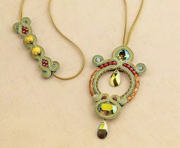 aprende a hacer el colgante Apollo de Csilla Papp y otras joyas de soutache