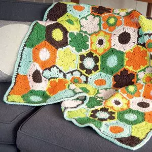 Dots and Poppies Baby Teppi eftir Linda Permann | CrochetMe.com