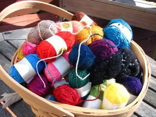 Grutte projekten foar Tiny Yarn Balls