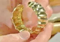 Izdelava tridimenzionalnega kovinskega nakita: kaj lahko vaše kladivo naredi za vas?