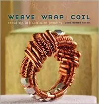 Lär dig hur du väver, lindar och lindar dig fram till vackra trådsmycken i denna fantastiska bok om att göra smycken.