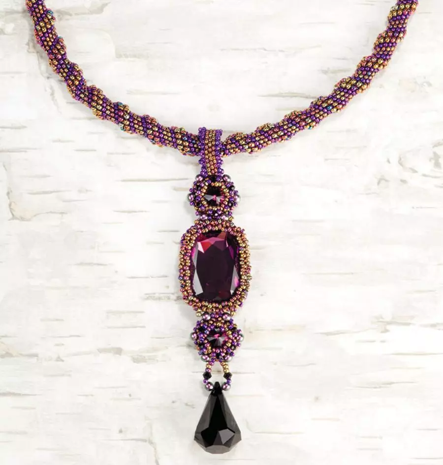 Exotické ozdoby od Kelly Wiese, tkaní korálků, krystaly, náhrdelníky, náušnice, náramky, řetízky na poháry, rokajl