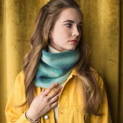 Dizze tube cowl is ien fan de trije te sjen yn knitscene Fall 2018!