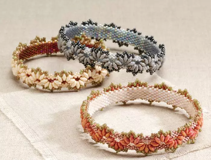 Passementerie Bangles dening Alice Coeho. Manik-manik sing bentuke, Manik-manik Jahitan Manik Favorit masalah