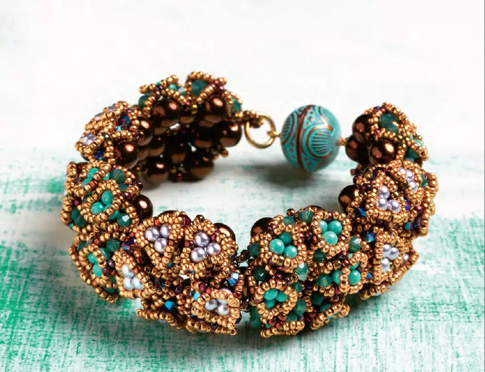 Chrysanthemum Armband troch Sabine Lippert. Foarmige kralen, Favorite Bead Stitches Beadwork issue