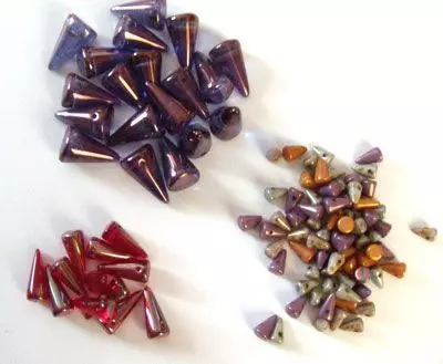 Glass-spike-beads