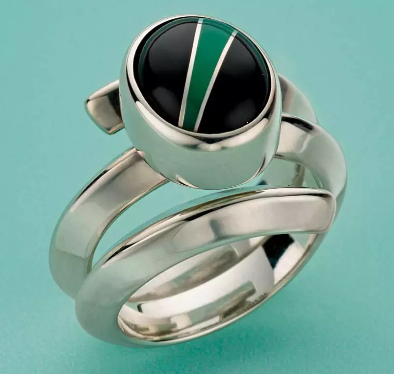 smykkedesign ring af Roger Halas