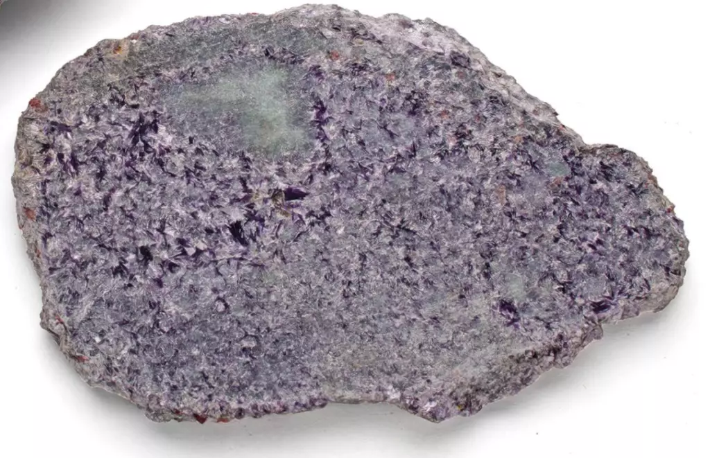 Smokin 'Stones يلقي نظرة على lepidolite هذه المسألة ؛ lepidolite خشن مع ميكا مرئية وقطع من بلورات التورمالين من باب المجاملة Barnhouse Stones ؛ الصورة: جيم لوسون