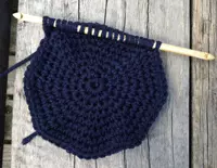 Cách làm Tunisian crochet trong hướng dẫn vòng, bước 1.