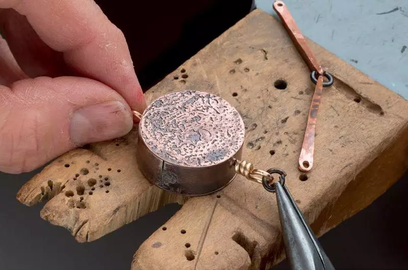 Научите да користите алате за прављење накита помоћу наше колекције Бегиннер Басицс.