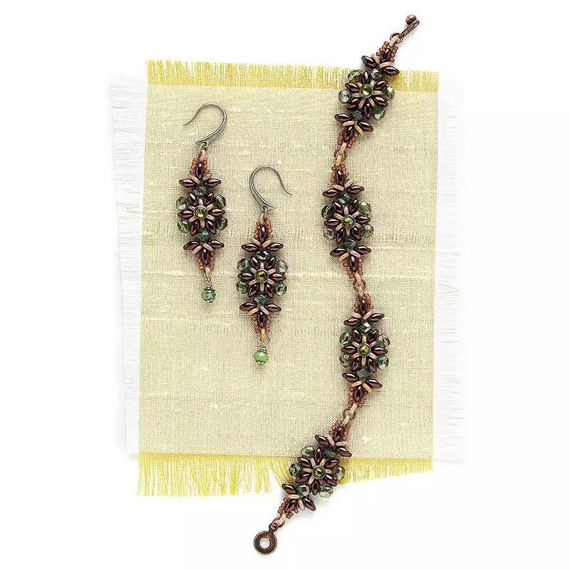 Tambag sa Eksperto sa Beading para sa mga Magsugod. Amethyst Bloom Bracelet ni Barbara Falkowitz (Dali +Easy 2015)