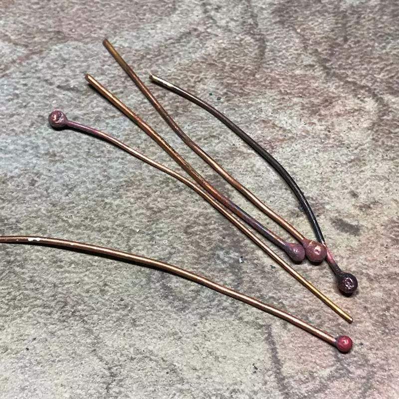 Lati Ejò waya sinu rogodo sample headpins.