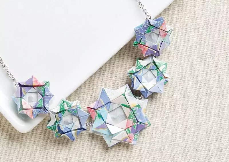 مجوهرات الزهرة: قلادة مزدوجة من مجوهرات Origami بواسطة Julián Laboy Rodríguez