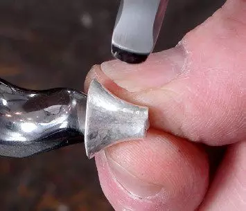 Tutorial de metalurgia: como fazer uma braçadeira de arame martelado por Bill Fretz