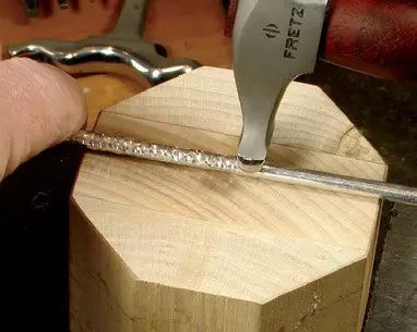 tutorial metalsmithing: come realizzare un bracciale in filo di ferro battuto di Bill Fretz