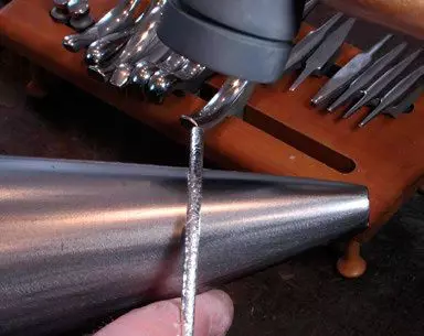 tutorial de metalistería: como facer un manguito de arame martillado de Bill Fretz