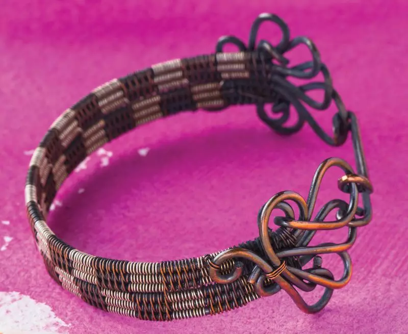 All Checkered Out Bracelet van Fine Art Wire Weaving: Intermediate Online Workshop met Sarah Thompson