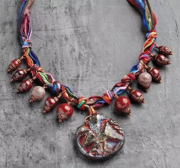 kalung pita dening Erin Siegel