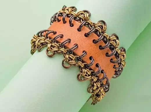 iemācieties izgatavot Lauren Andersen's Chain Maille Lace Leather Cuff